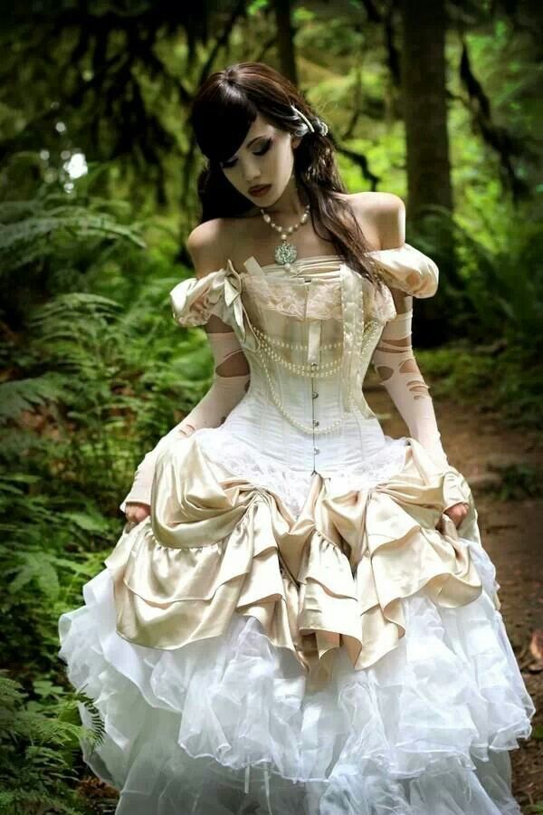steampunk themed wedding dress | Deer Pearl Flowers steampunk themed wedding dress | Deer Pearl Flowers