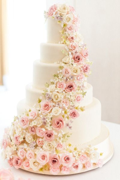 white wedding cake decorated with sugar flowers | Deer Pearl Flowers white wedding cake decorated with sugar flowers | Deer Pearl Flowers