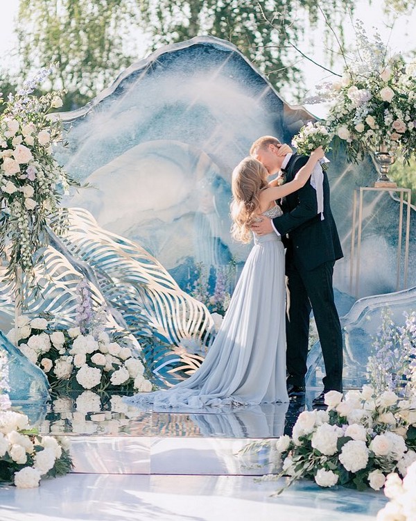 20 Modern Wedding Arches And Backdrops From Caramel Deer Pearl Flowers